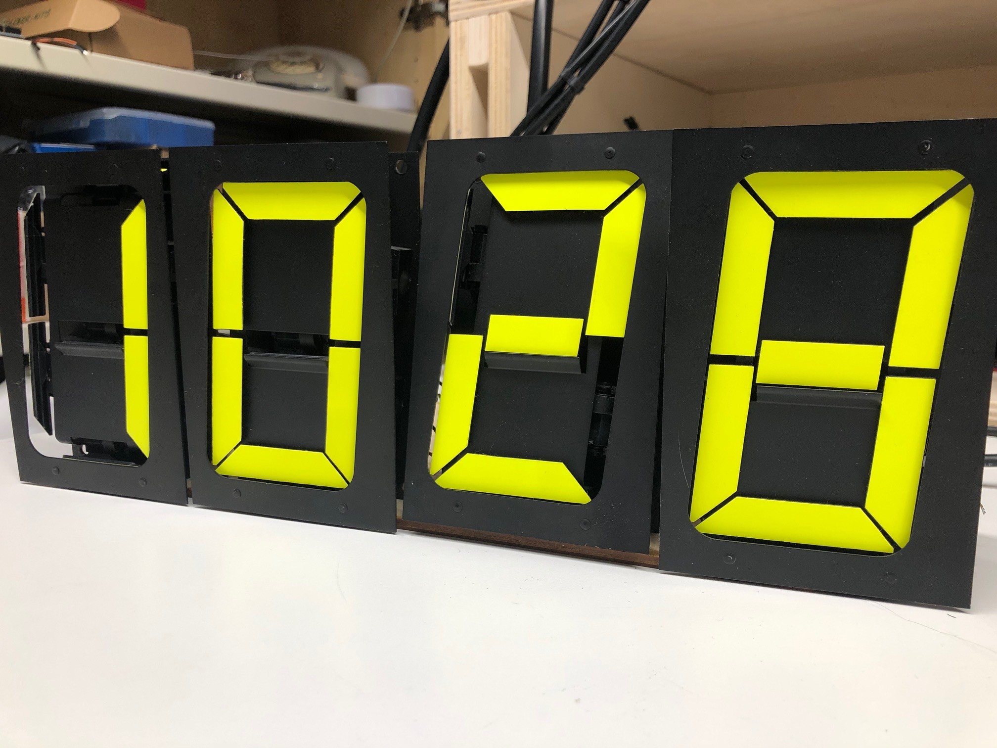 7 Segment Flip-Dot Display 402L-3 Signalex uit 1989 – BotBerg